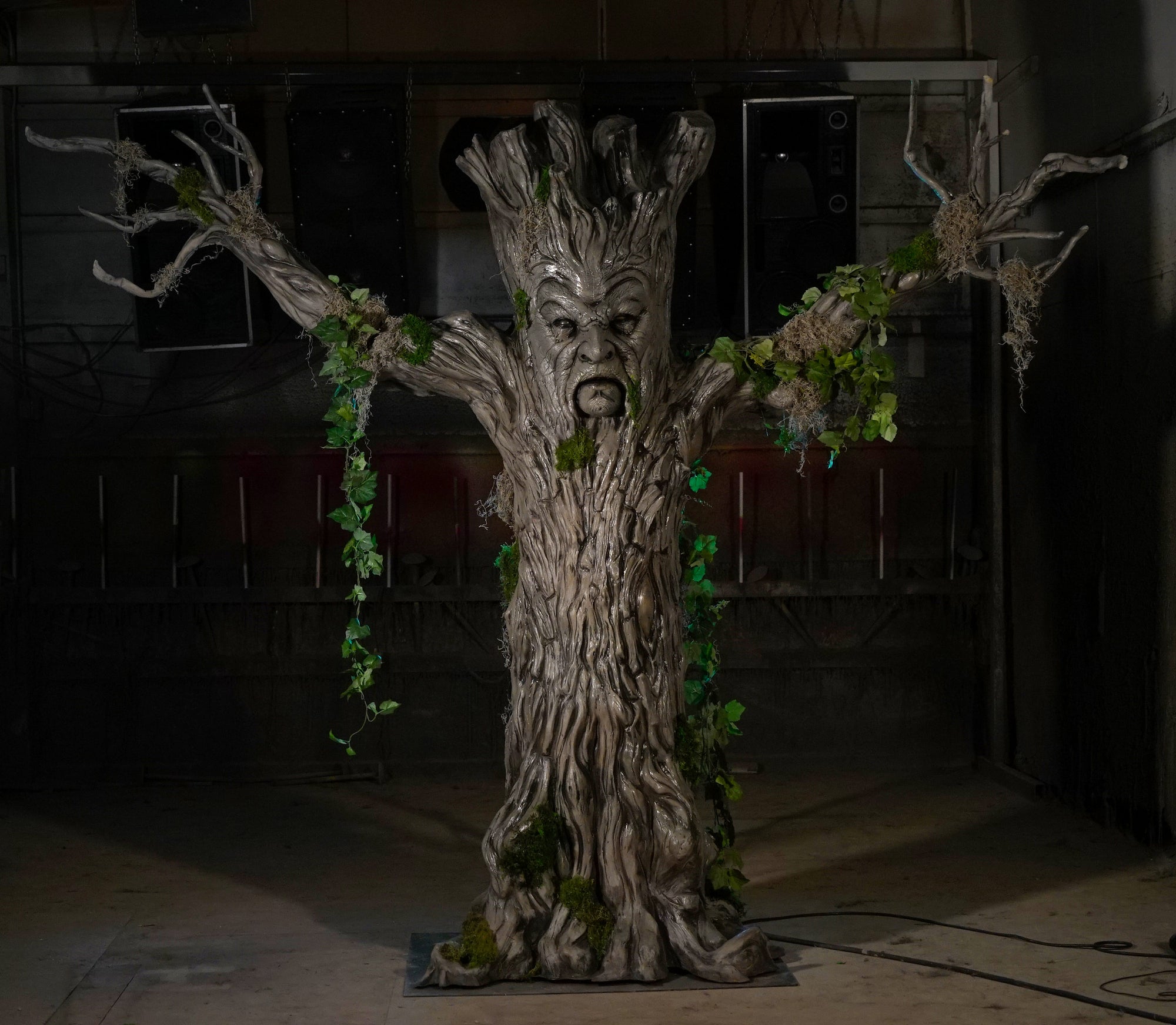 Evil Tree Giant Animatronic Haunt Prop with Glowing Red Eyes and Moving ...